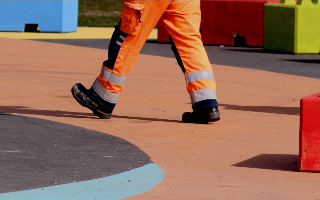 9 Best Electrical Work Boots for Electricians for Safety & Comfort